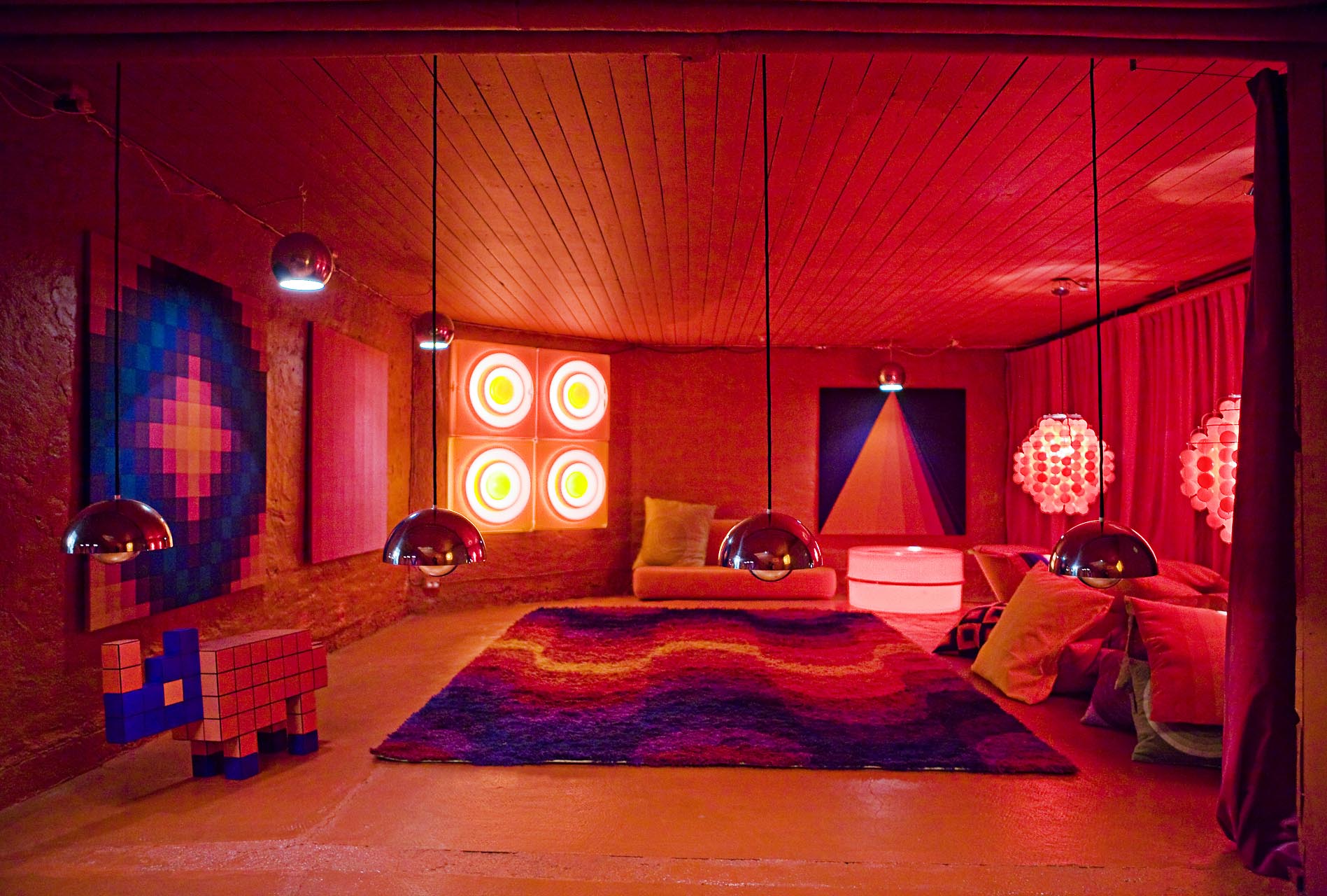 RED ROOM 001 | THE VERNER PANTON COLLECTOR